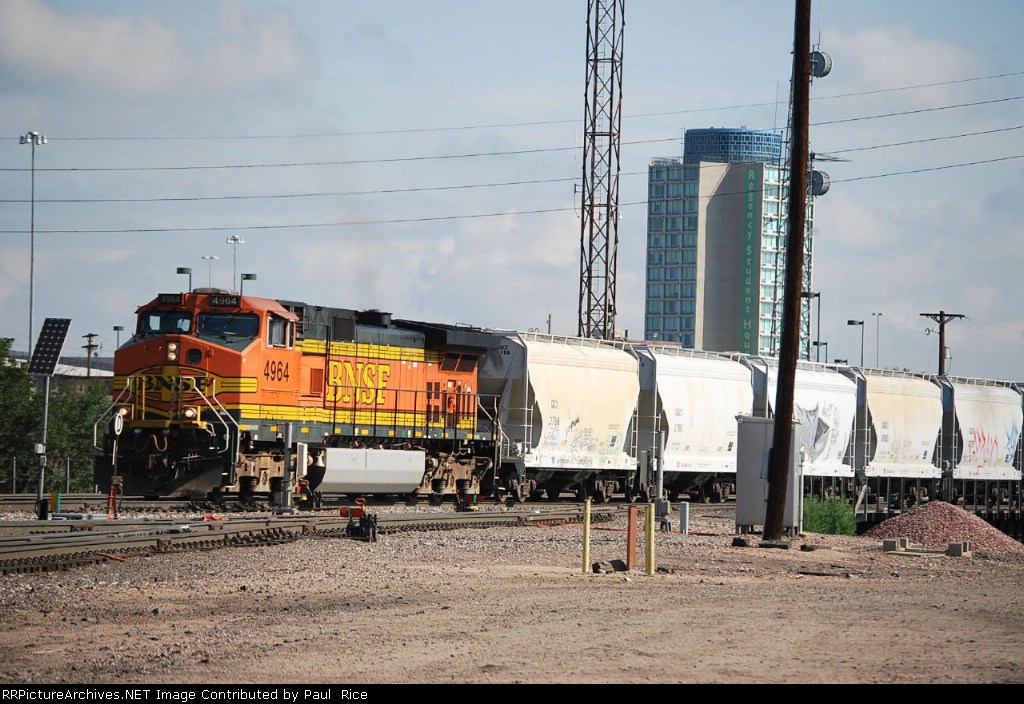 BNSF 4964 Leaving Denver With Covered Hoppers
